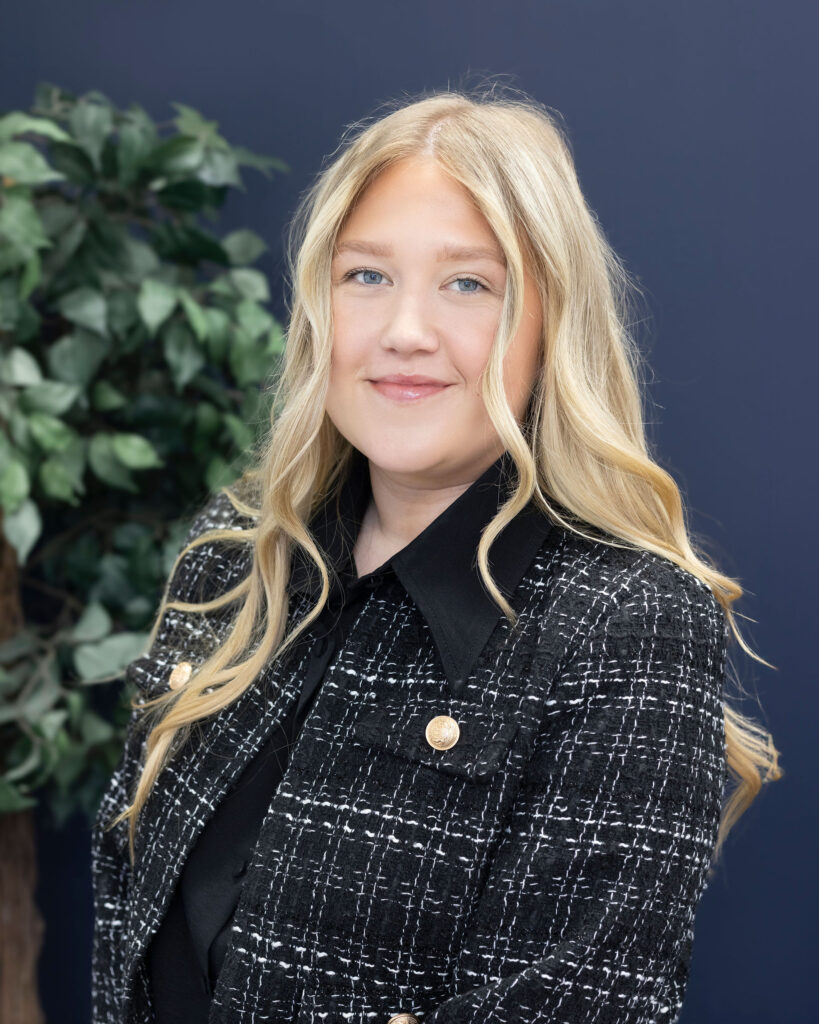 Maddie Jones - Watkins & Gunn